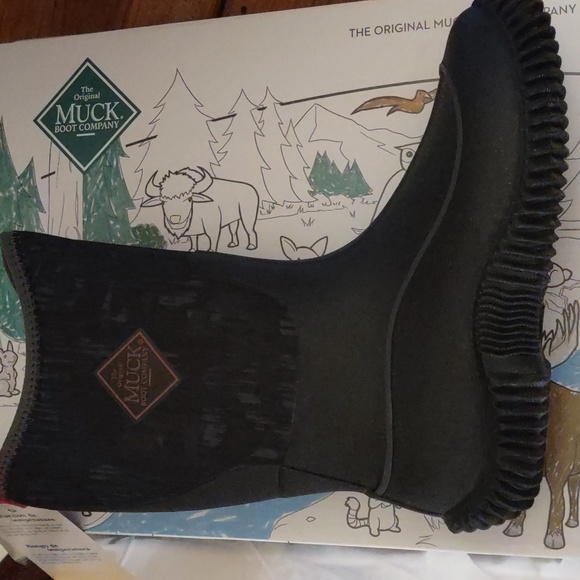 Muck | Shoes | New In Box Muck Boots Kids Hale Black Linear Camo Sz 3 ...